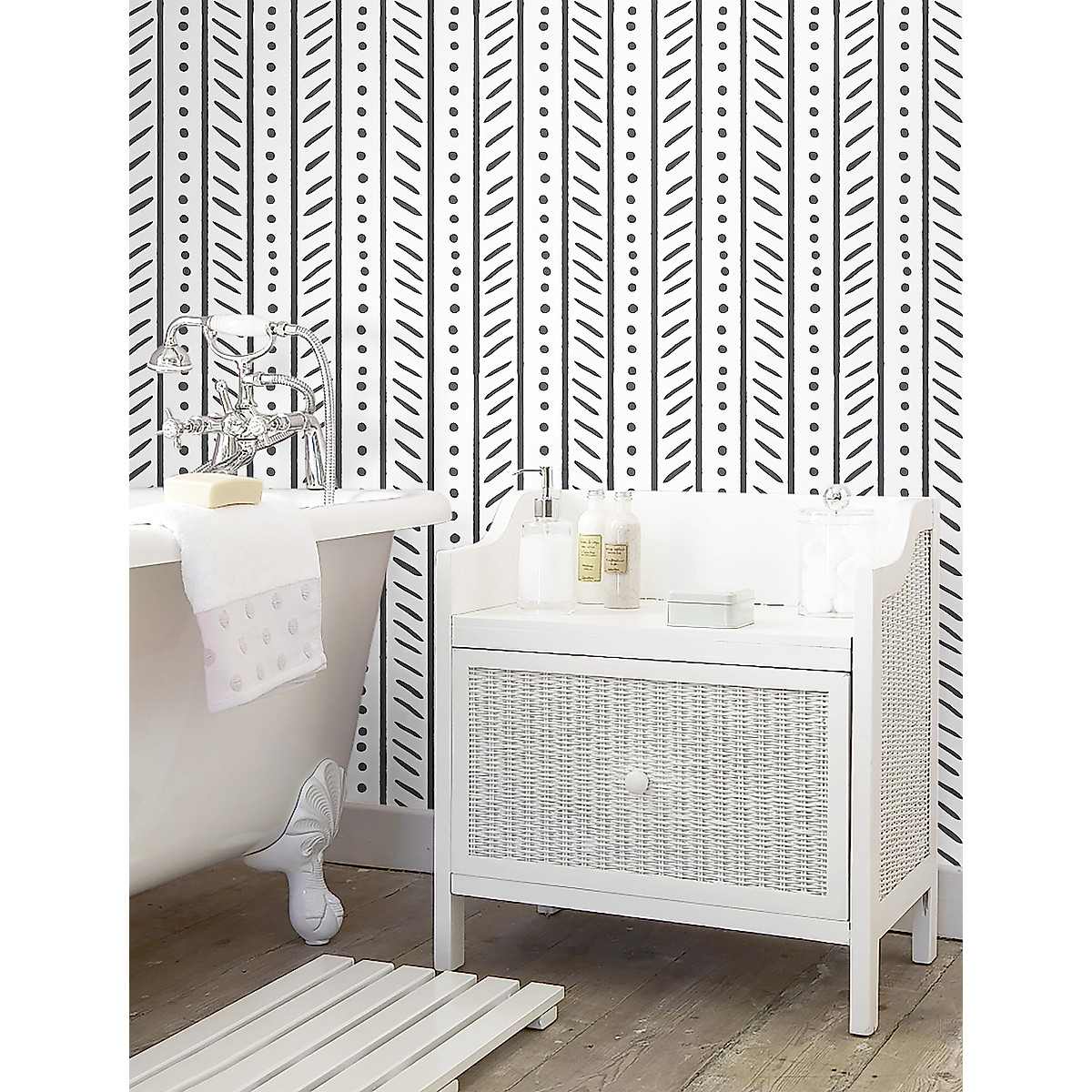 CiCiwind Wood Peel and Stick Wallpaper Shiplap Removable Self Adhesive Wallpaper Wood Contact Paper Herringbone Textured Wall Paper Decorative Walls Covering Home Decoration 197"×15.7"