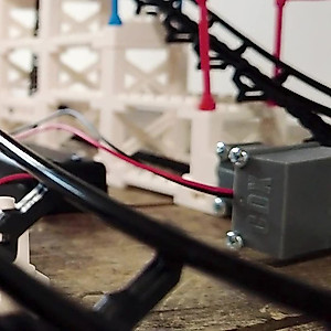 CDX Blocks: Motor and Power Supply - Battery Operated Motor to Automate CDX Roller Coaster Brick Building Sets