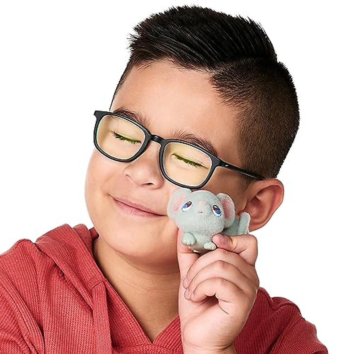 Little Live Pets - Mama Surprise Minis. Feed and Nurture a Lil' Mouse Inside Their Hutch so she can be a Mama. She has 2, 3, or 4 Babies with Surprise Accessories to Dress Up The Babies