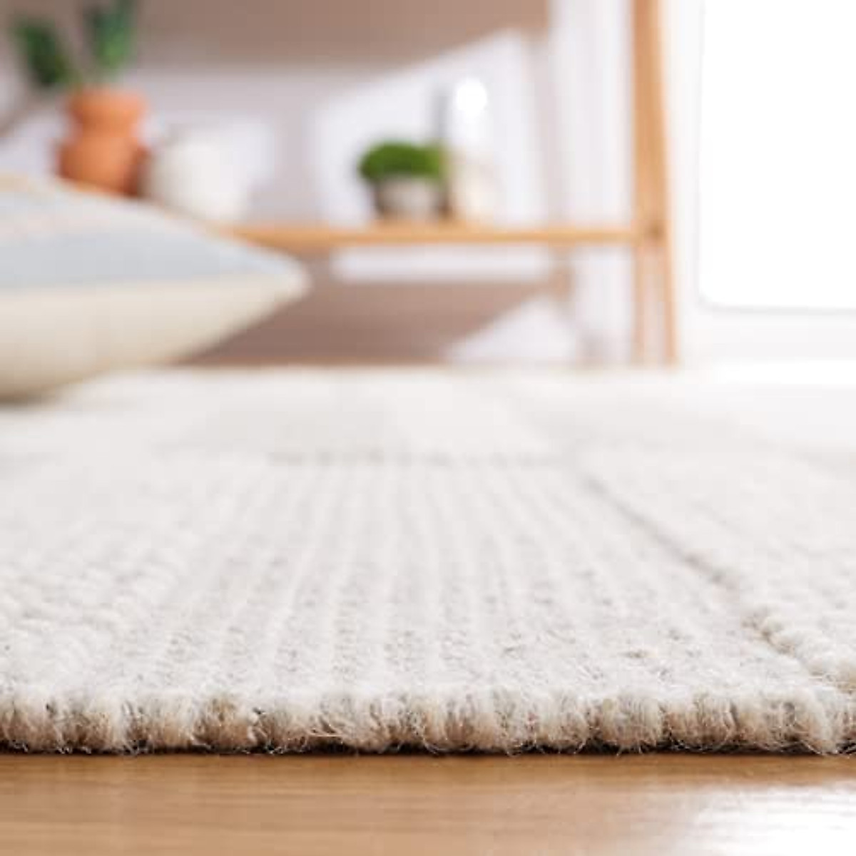Safavieh Natura Collection 6&#039; x 9&#039; Ivory/Silver NAT225G Modern Contemporary Farmhouse Fringe Wool Area Rug