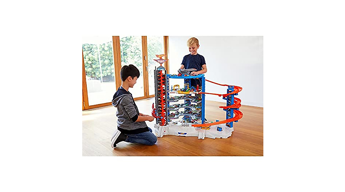 Hot Wheels Super Ultimate Garage Playset with 140 Cars & Motorized Gor ...