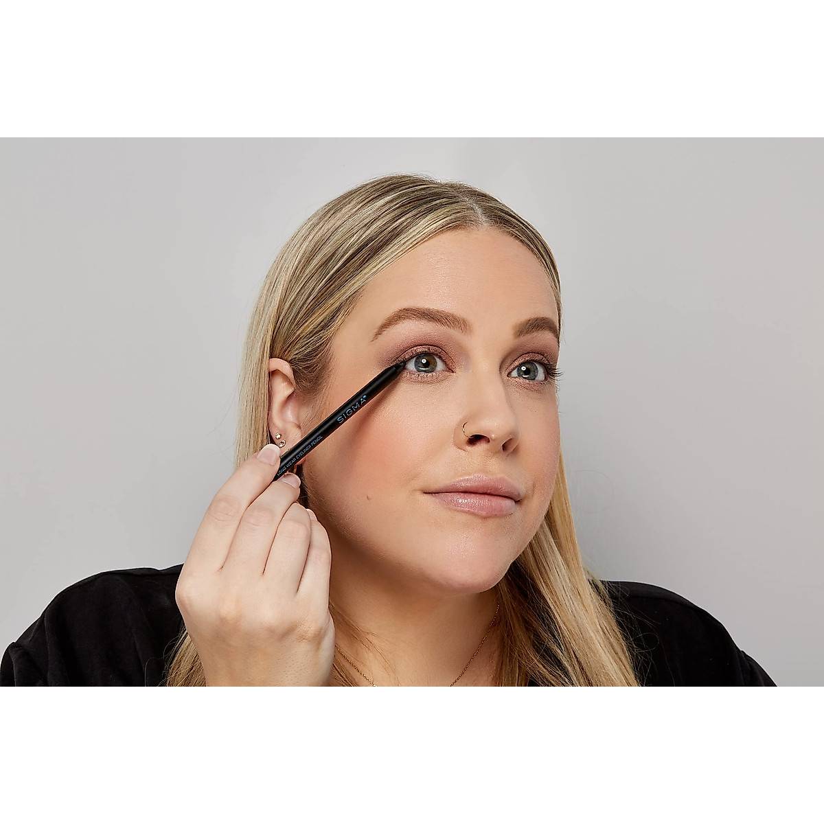 Sigma Beauty Long Wear Eyeliner Pencil – Professional Makeup Eyeliner Pencil with a Fine, Precision Tip & Smooth, Matte Finish for Impeccable, All-Day Eye Liner Application (Wicked Black)