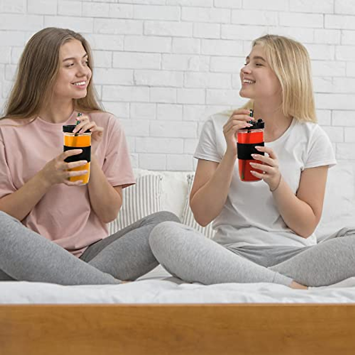 Youeon 4 Pack 24 Oz Reusable Boba Cup with Lids and Straw, Iced Coffee Cups Glass Smoothie Cups, Bubble Tea Cups Mason Jar Cups with Silicone Sleeve, BPA Free, Dishwasher Safe, 2 Colors