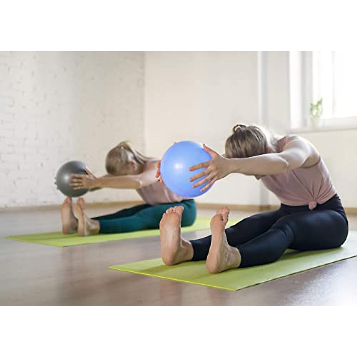 CIZEBO Small Exercise Ball for Between Knees, 6 inch Pilates Ball with Pump, Mini Yoga Core Ball Physical Therapy, Blue