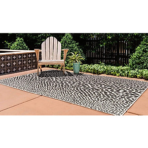 Unique Loom Outdoor Collection Area Rug - Cape Town (5' 3' x 8' Rectangle, Black/ Ivory)