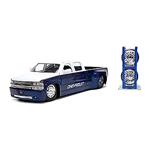 Jada Toys Just Trucks 1:24 1999 Chevy Silverado Dually Die-cast Car with Tire Rack, Toys for Kids and Adults