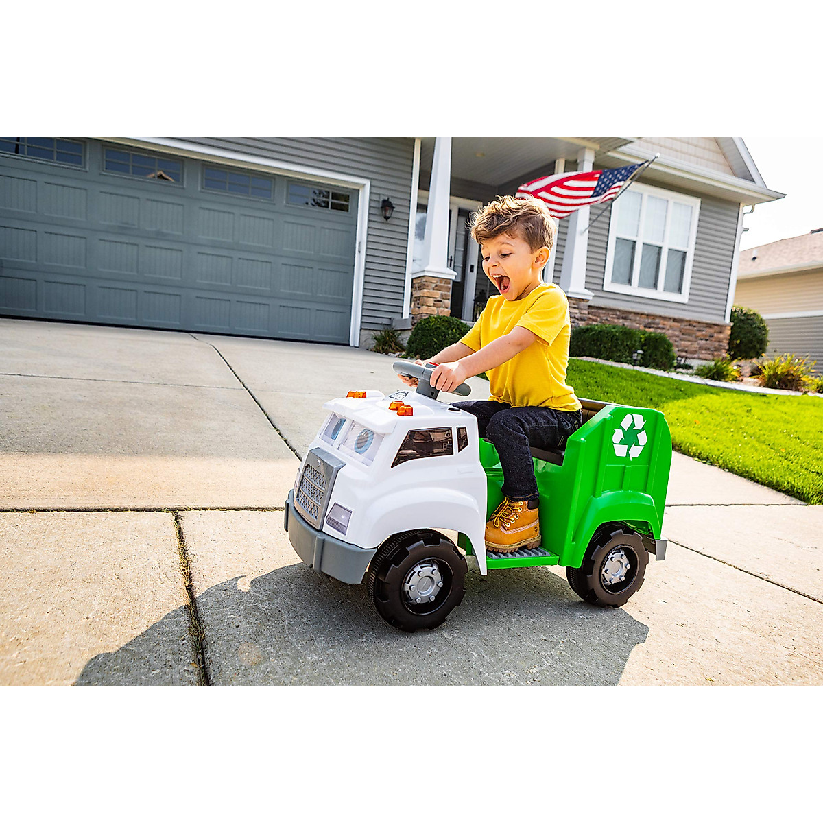 Kid Trax Real Rigs Toddler Recycling Truck Interactive Ride On Toy, Kids Ages 1.5-4 Years, 6 Volt Battery and Charger, Sound Effects, 9 Recycling Accessories Included,Green