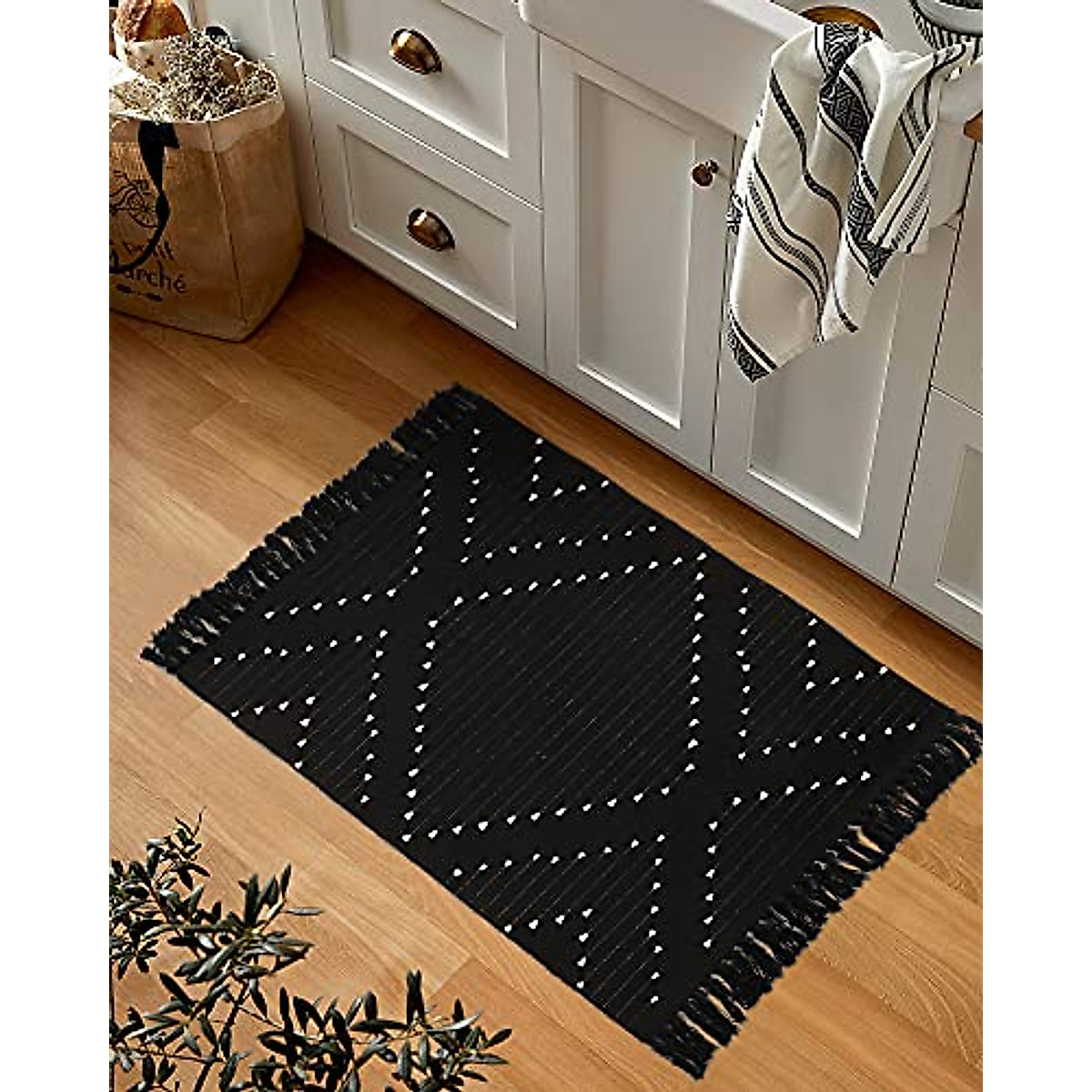 LIVEBOX Boho Bathroom Rug 2' x 3' Washable Black Rug Small Moroccan Throw Rug for Bath,Cotton Woven Area Rug Carpet with Tassel for Entryway Kitchen Sink Front Door