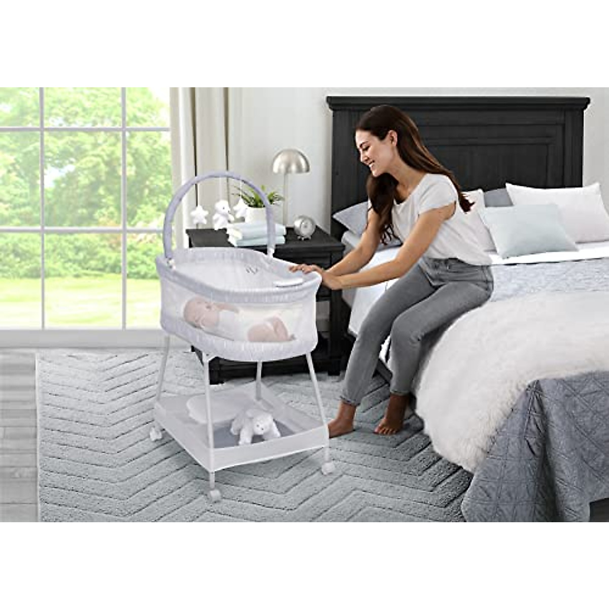 Delta Children Curve Bassinet, White/Grey