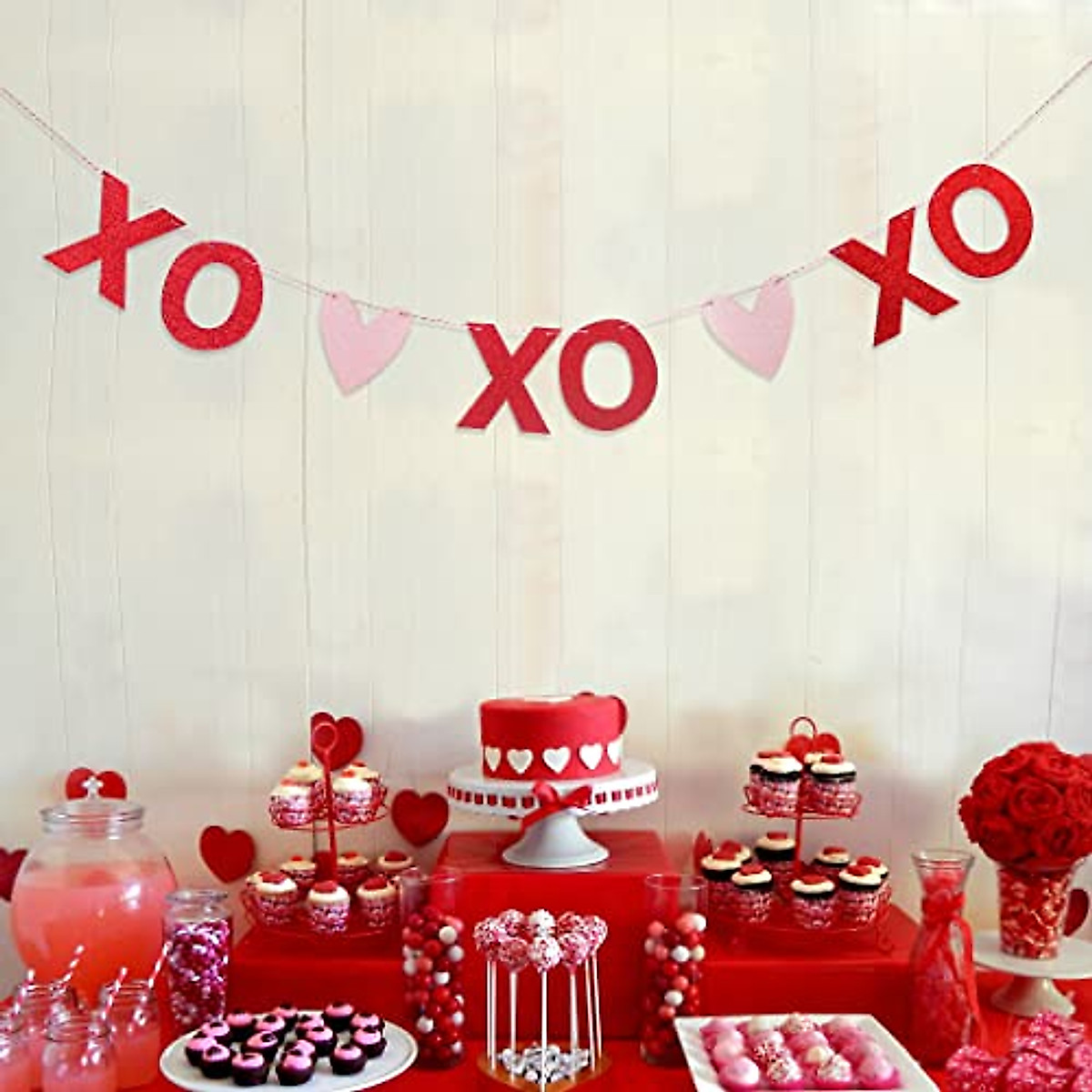 XOXO Banner For Valentine's Day - Glitter Red And Pink Party Decor XOXO Banner, Hugs & Kisses Valentine Decorations，Valentine's Day Decor, Wedding Engagement Bridal Shower Party Supplies Decorations For Home