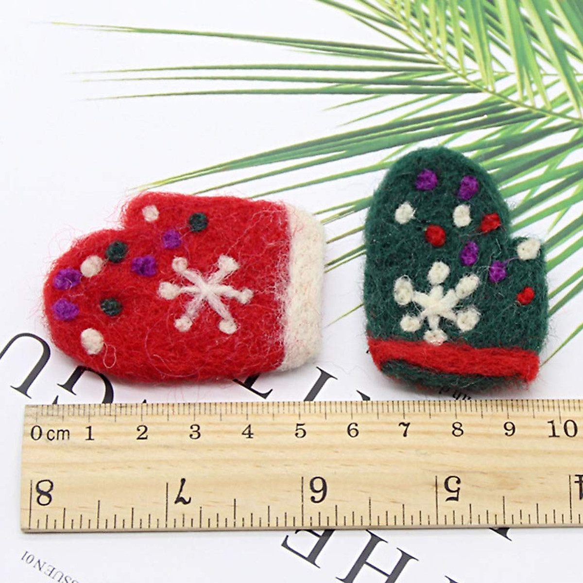 PRETYZOOM 5pcs Wool Felt Gloves Corsage Embellishments Flatback Jewelry Accessories Suit Breast Pin Enamel Brooch Snowflake Cartoon