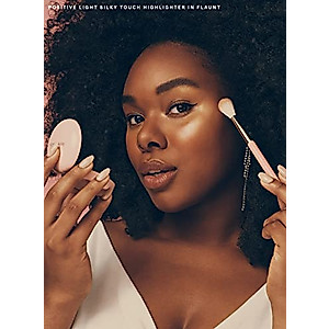 Rare Beauty by Selena Gomez Positive Light Silky Touch Highlighter (Flaunt)