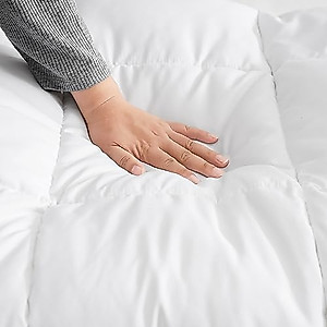 UGG 23742 Aimee Full-Queen Basic Comforter Hypoallergenic Lofty Fill Quilted Blanket Machine Washable 90 x 92-inch Box Stitched Down Alternative Comforters, Full/Queen, Bright White
