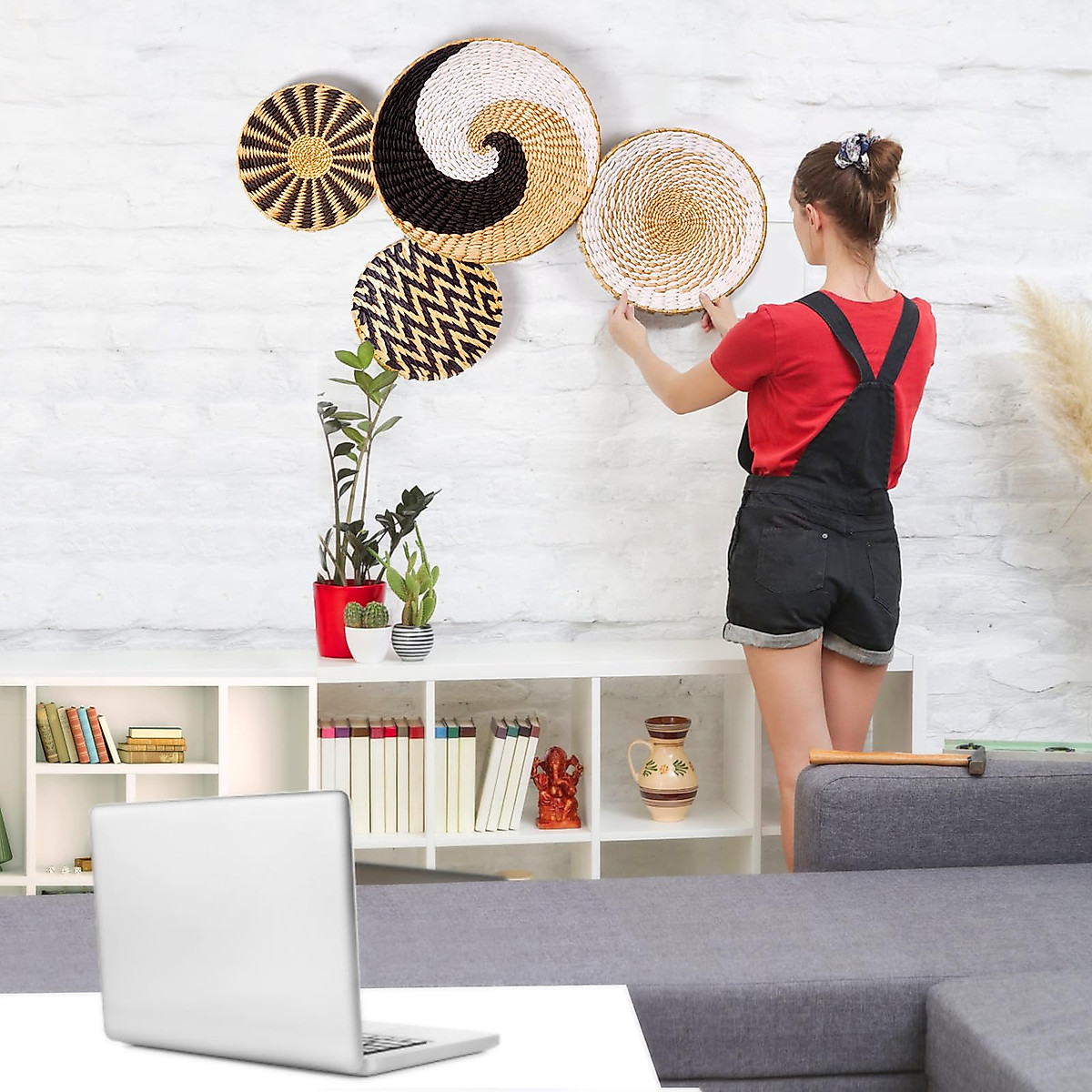 Hanging Woven Wall Basket Boho Decor Set, 4 Unique Handmade Seagrass Rattan Round Baskets Wall Decoration for Home Living Room Bedroom Rustic Coastal Farmhouse - Ready to Hang with Nails Included