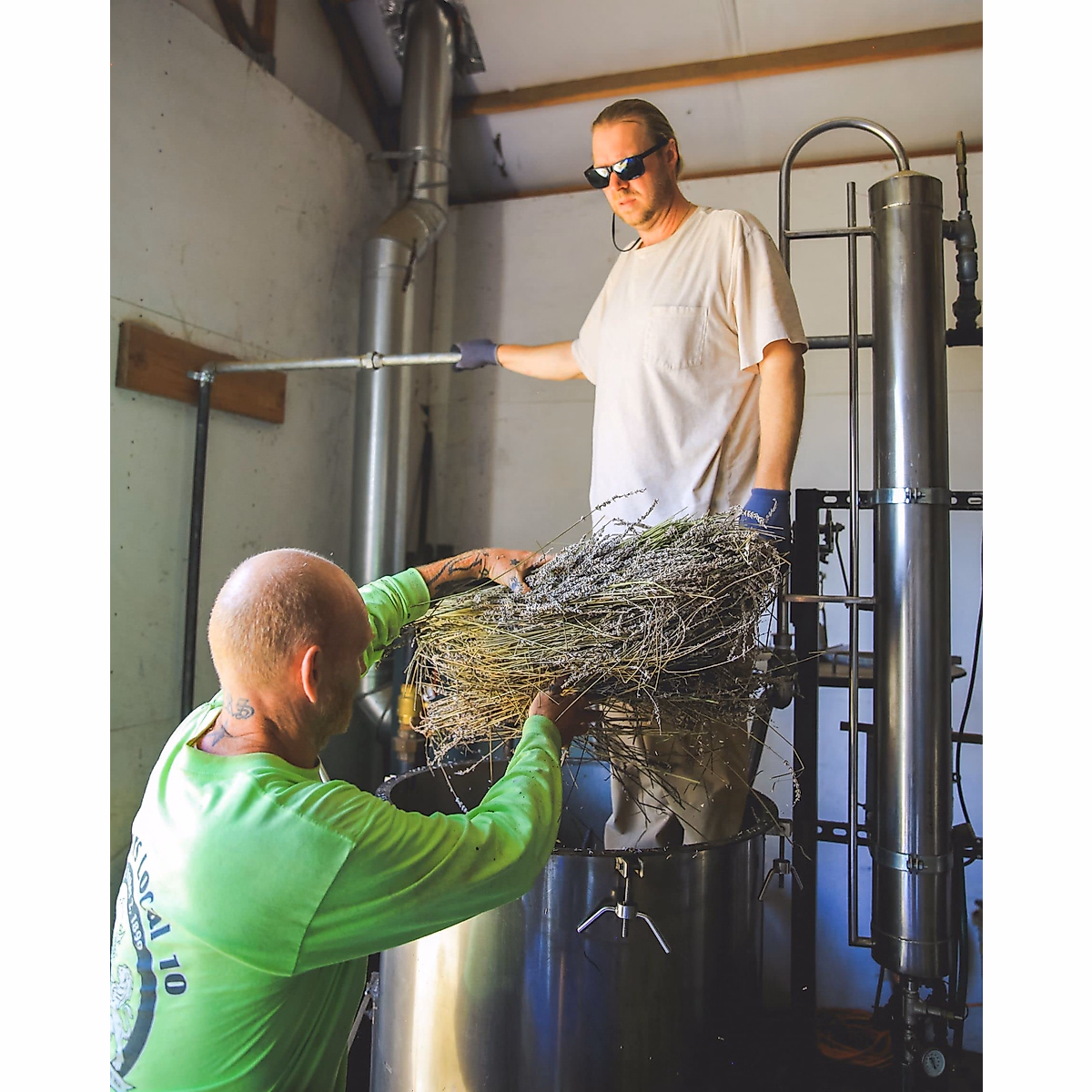 Victoria's Lavender Aromatherapy Body Mist Spray - After Sun Solar Recovery Spray with Aloe Vera plus Lavender Essential Oil - Hydrating, Moisturizing & Soothing Aloe Vera Spray, 4 oz (120 ml)