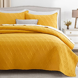 Lavsiry Mustard Yellow Quilt Full/Queen Size Bedding Set, Summer Thin Microfiber Quilted Bedspread & Coverlet, Soft Lightweight Comforter for All Seasons - 3 Piece(1 Quilt, 2 Pillow Shams)
