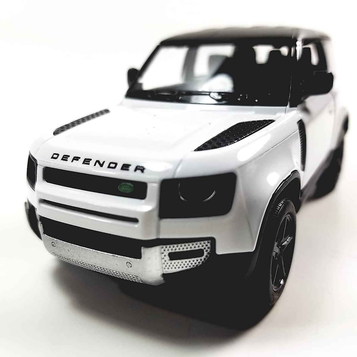 Kinsmart Land Rover Defender 90 Eggshell White 136 Scale Diecast SUV,SMALL
