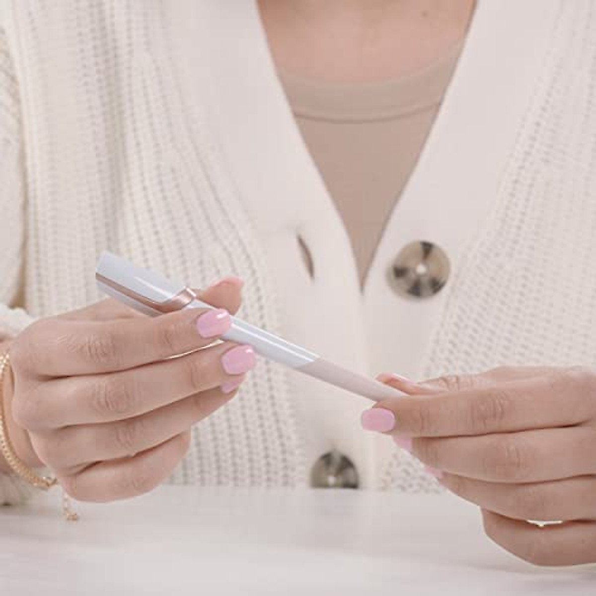 Finishing Touch Flawless Stray Hair Remover, Precise Micro-Blade Hair Removal Tool, Designed to Painlessly Cut Stray Hairs from Chin and Lips to Fingers and Toes, for All Skin Types