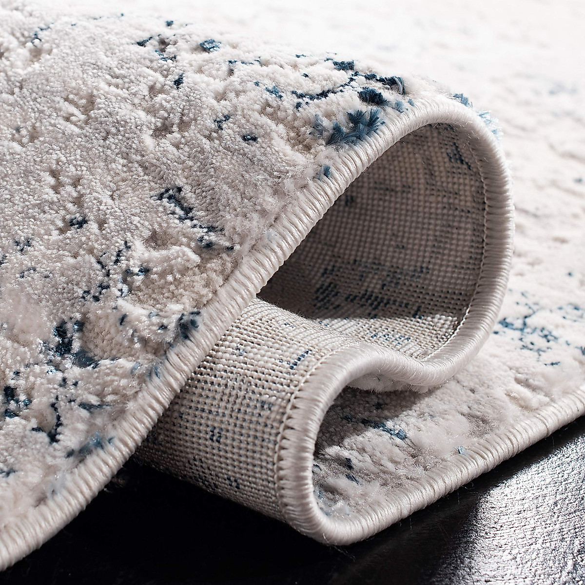 SAFAVIEH Amalfi Collection Area Rug - 8' x 10', Cream & Navy, Modern Abstract Distressed Design, Non-Shedding & Easy Care, Ideal for High Traffic Areas in Living Room, Bedroom (AMF572C)