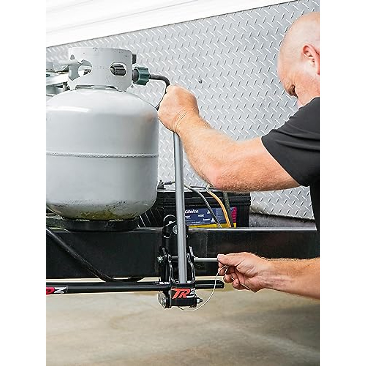 Camco Eaz-Lift TR3 600lb Weight Distribution Hitch Kit | Features 800lb Max Tongue Weight Rating, Pre-Installed 2-5/16-inch Hitch Ball, and Adjustable Sway Control | (48901)