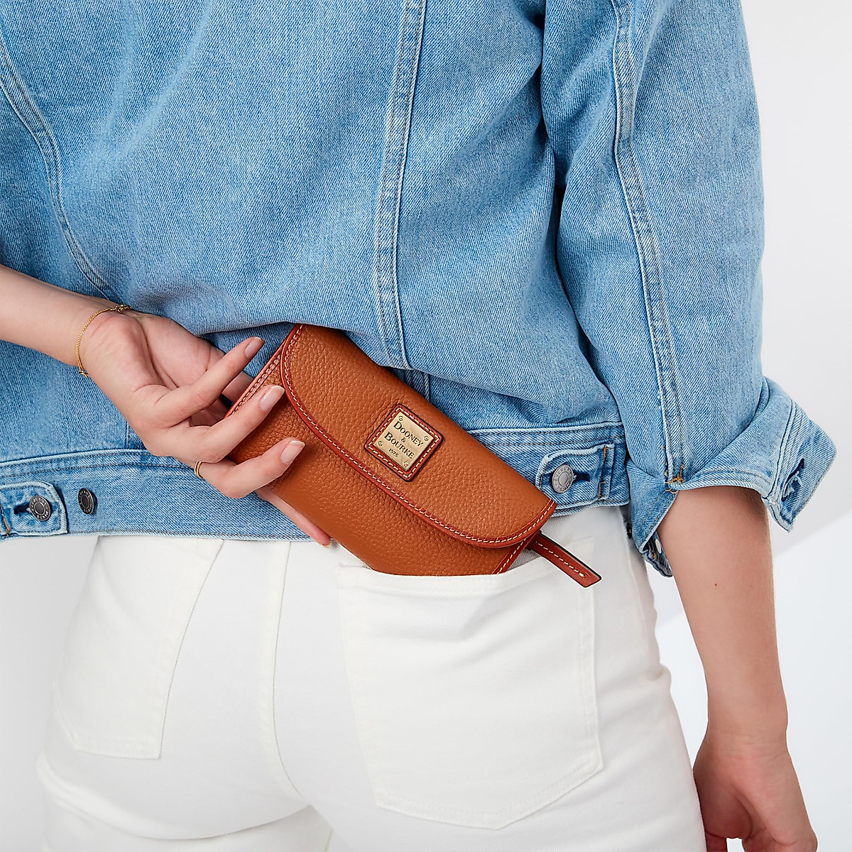 Dooney & Bourke Women's Continental Clutch in Pebble Grain Leather, Trifold Wallet with Multiple Card Holder, Red