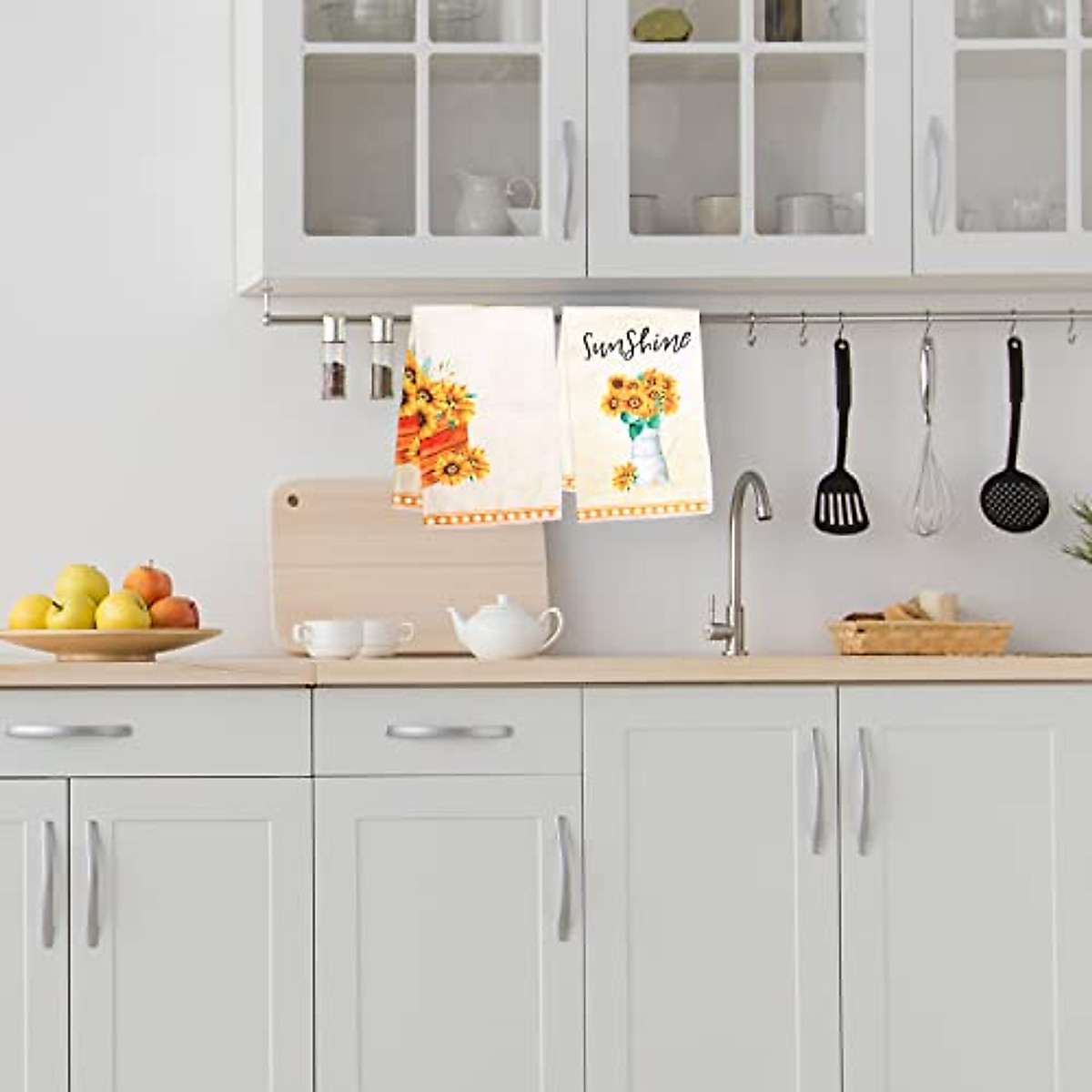 Strenflie Fall Kitchen Towels Set of 2, Yellow Floral Autumn Dish Towels Holiday Tea Hand Towels Housewarming Gifts for New Home Bathroom Kitchen