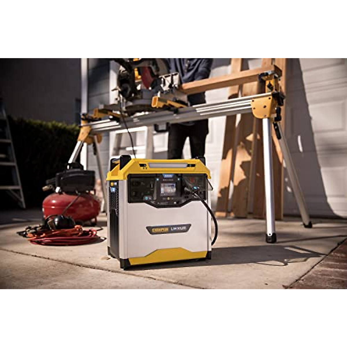 Champion Power Equipment 100593 3276-Wh Power Station 3200/1600-Watt Portable Lithium-Ion Battery Solar Generator