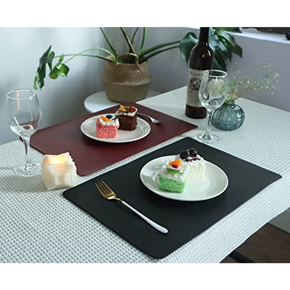 Vinjiasin Black Leather Placemats for Dining Table Set of 4, Waterproof Wipeable Placemats, Heat Resistant Non Slip Rectangle Indoor Place mats, Easy to Clean Christmas Decorations
