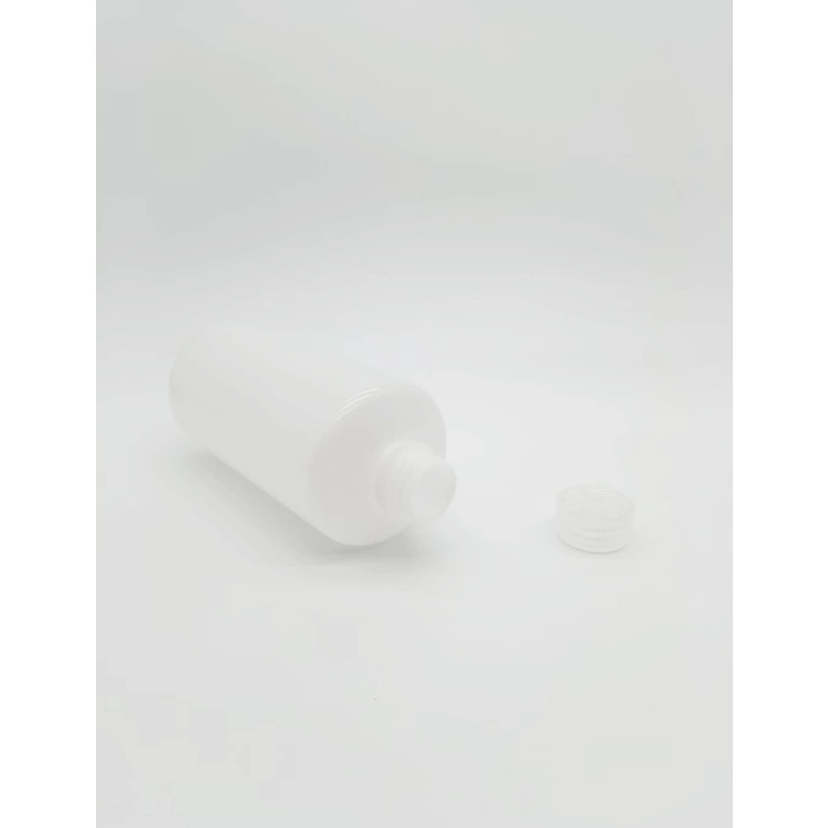 Moonetto 12 Pack 16oz Narrow Mouth Round Plastic Bottles Containers, 500ml HDPE Bottles with PP Caps