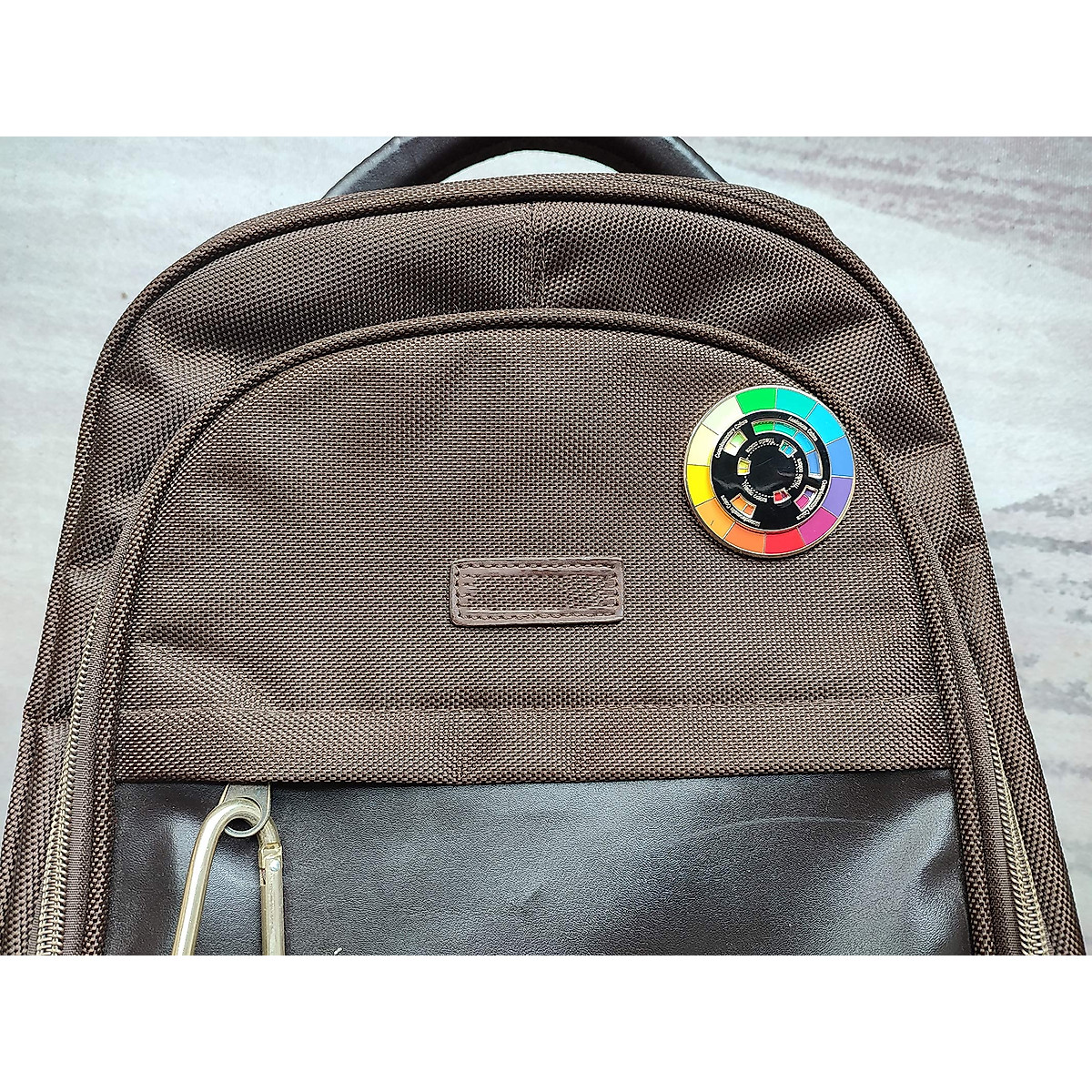 Creative Color Wheel Enamel pin, The Spinning Wheel Moves Nicely，Color Wheel Brooch (Color Wheel Enamel pin)