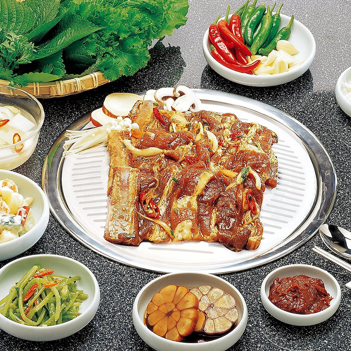 Fdit 100Pcs Non-Stick Round BBQ Paper Baking Sheets 11 Inch Barbecue Tin Foil Paper for Grill Line Cook Outdoor BBQ