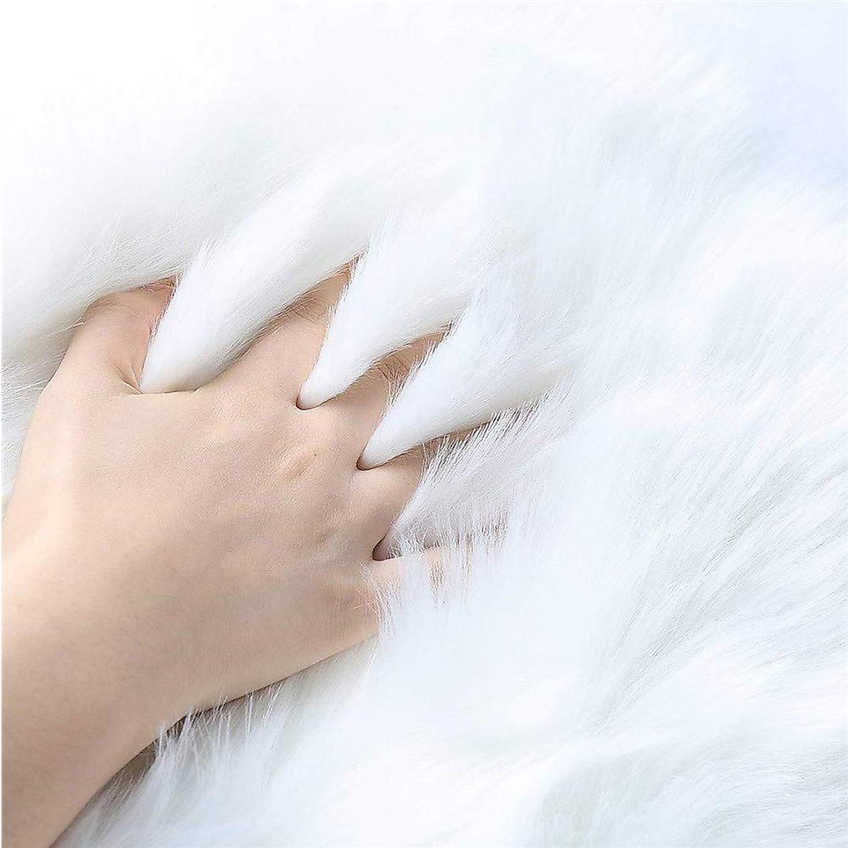 HLZHOU Soft Faux Fur Rug White Sheepskin Chair Cover Seat Pad Shaggy Area Rugs for Bedroom Sofa Living Room Floor (White, 2x5.3 Feet)
