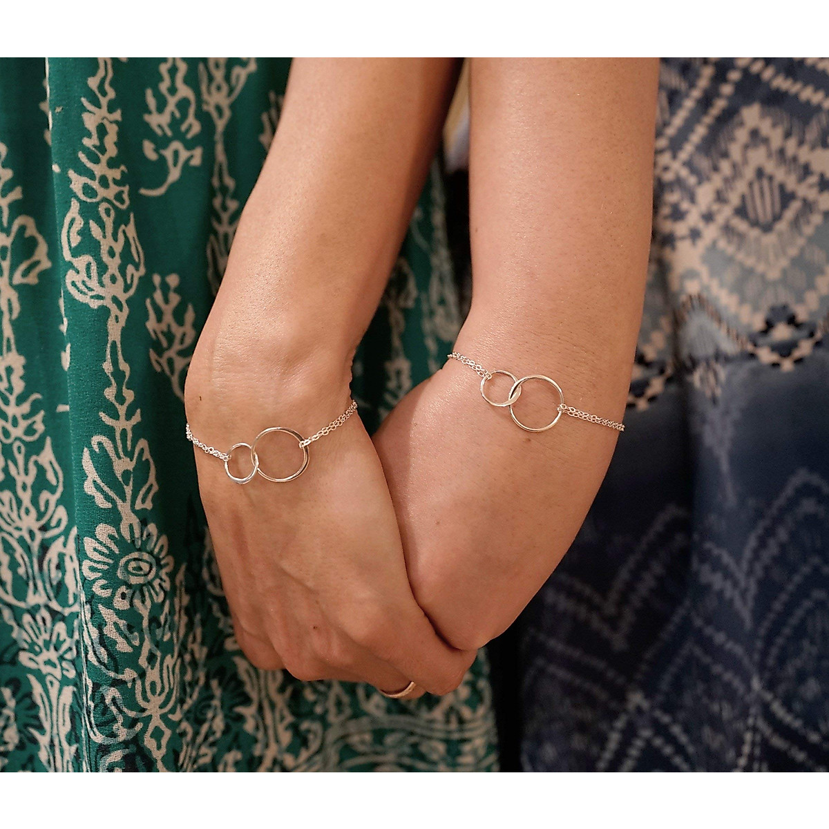 EFYTAL Gifts for Mom from Daughter, 925 Sterling Silver Two Ring Bracelet for Women, 2 Circles Birthday Gift for Daughter, Mothers Day Gift