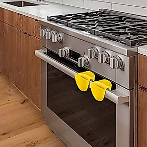 KUFUNG Silicone Cooking Pinch Grips Oven Mitts, Finger Protector Pot Holder for Kitchen,Cooking,Baking,BBQ - Heat Resistant Gloves (Yellow)