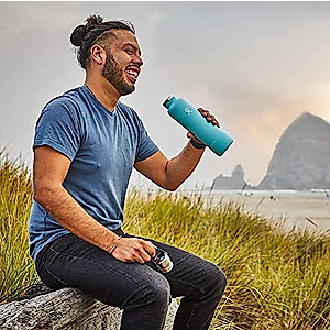 Hydro Flask Water Bottle 621 ml (21 oz), Stainless Steel & Vacuum Insulated, Standard Mouth with Leak Proof Stainless Steel Cap, Pacific