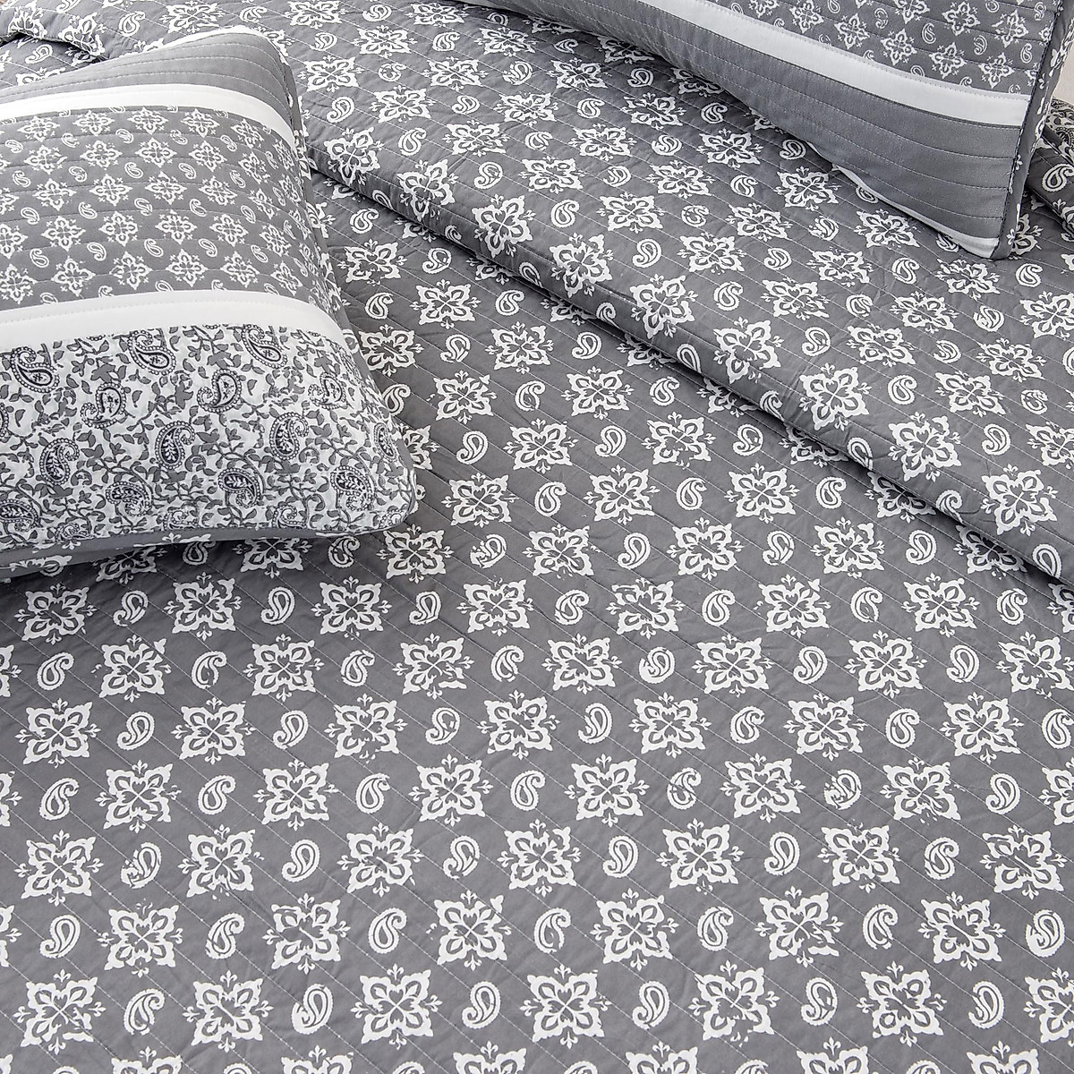 Great Bay Home 3-Piece Reversible Grey Full/Queen Quilt Comforter with 2 Shams | Lightweight, All-Season, Cozy, Modern Bedspreads | Paisley Coverlet Sets | Kadi Collection