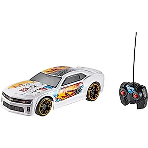 Hot Wheels RC White Zl1 Camaro, Full-Function Remote-Control Toy Car, High-Performance Engine, 2.4 Ghz with Range of 65Ft