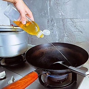 CHENSHUO Plastic Squeeze Bottle, Clear Condiment Squeeze Bottle, With Silicone Valve Non Return Cap,Suitable for Oil, Honey, BBQ Sauce and Condiments,18 OZ Anti Slip Squeeze Bottle,2 Pieces