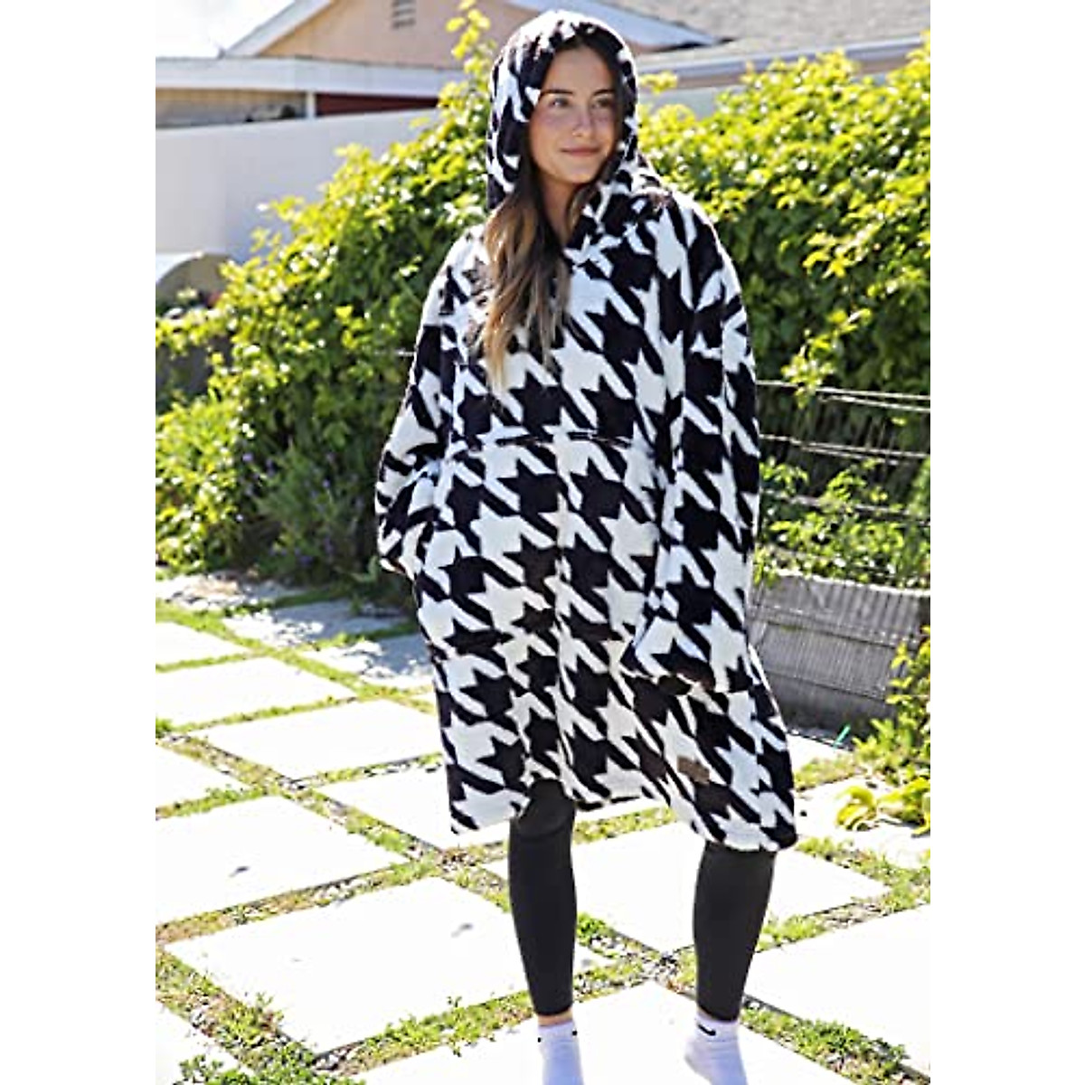 Tirrinia Oversized Wearable Blanket Sweatshirt Comfortable Plush Giant Houndstooth Hoodie Wearable Blankets Gift for Adults Men Women Teenagers Kids