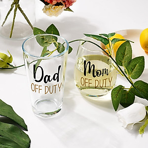 Futtumy Dad and Mom Gift Set, Dad & Mom off Duty Beer Glass and Stemless Wine Glass Combo for Dad Mom New Parents, Funny Gift for Father’s Day Mother’s Day Christmas Birthday Daily Use Baby Shower