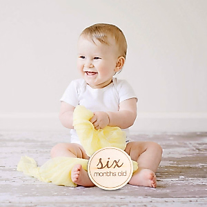 Tomaibaby Baby Monthly Milestone Cards 12pcs, 10x10x0.3cm Round Numbers Shower Gift Wooden Baby Birth Announcement Card Record Month Set Discs Photography Props - Round English Letter