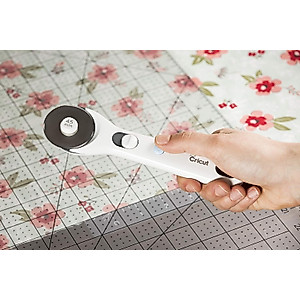 Cricut Rotary Cutter - Rotary Cutter for Fabric, Sewing and Quilting Projects - Compatible For Both Right- and Left-Handed Use - [45mm]