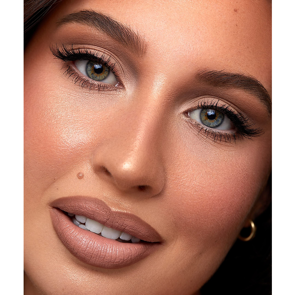 Kevyn Aucoin Indecent Mascara, Black: Thin cone-shaped brush. Creamy lash condition formula. Dramatic and natural look. Long wear. Clump & flake-free. Pro makeup artist go to for defined fuller lashes