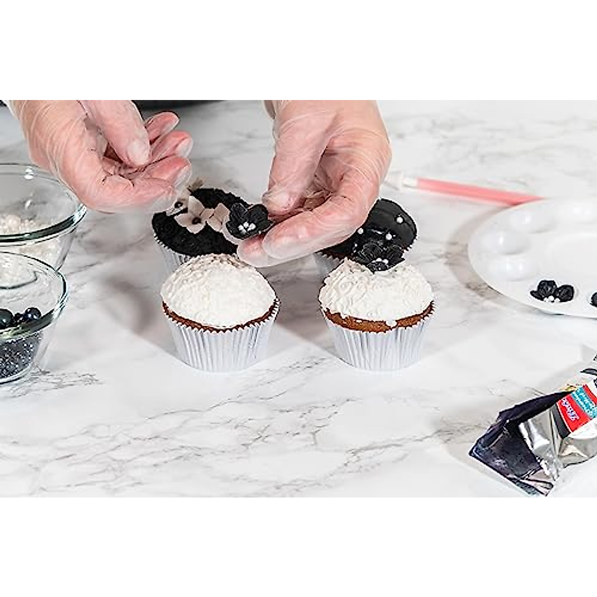 Bakerpan Premium Rolled Black Fondant for Cake Decorating, Vanilla Flavor - 4.4 Ounces