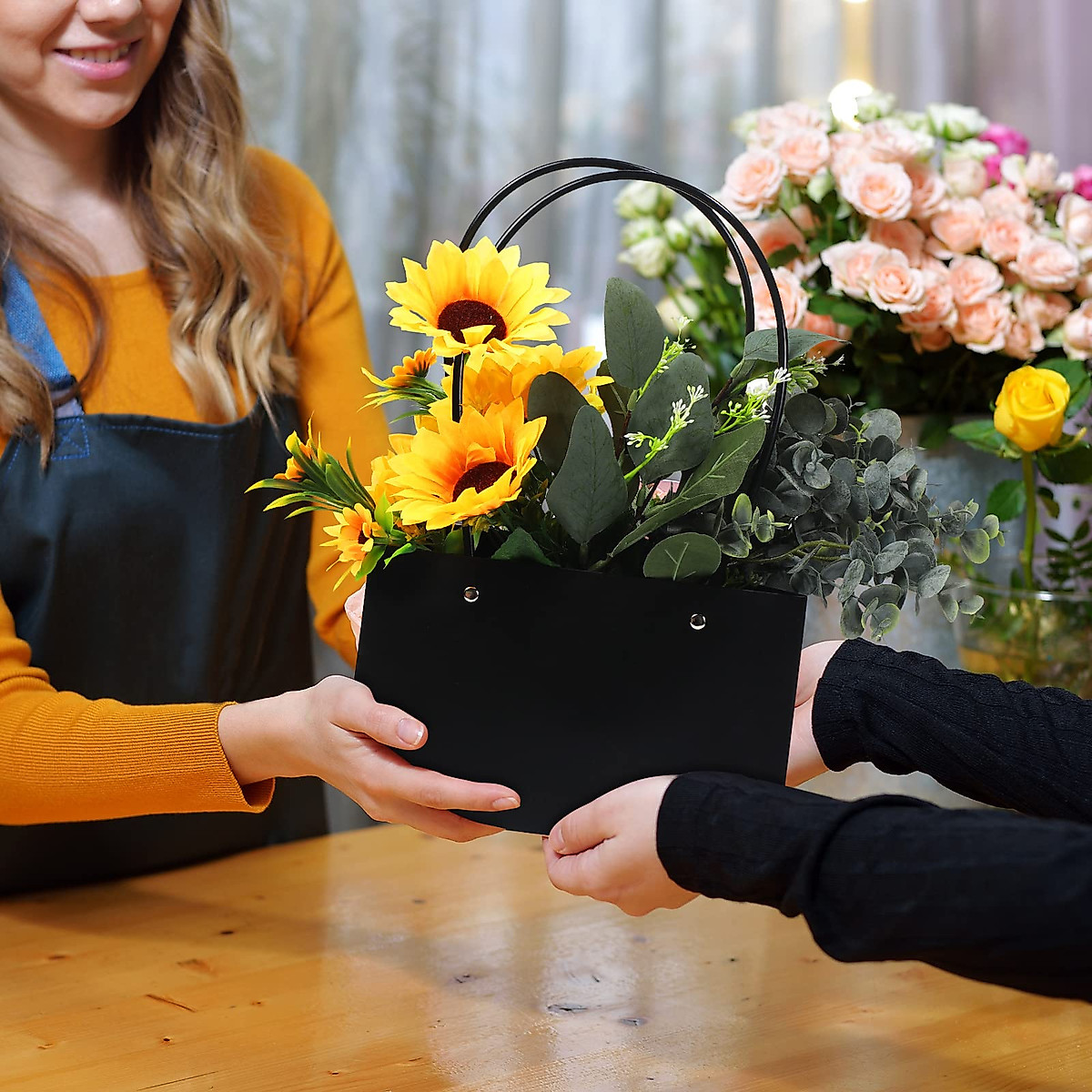 Teling 12 Pcs Kraft Paper Flower Gift Bags Bouquet Bags with Handle Waterproof Bouquet Gift Box Empty Bouquet Bags for Flowers Rectangle Packaging Wrap Bags for Mother's Day Graduation (Black, Pink)