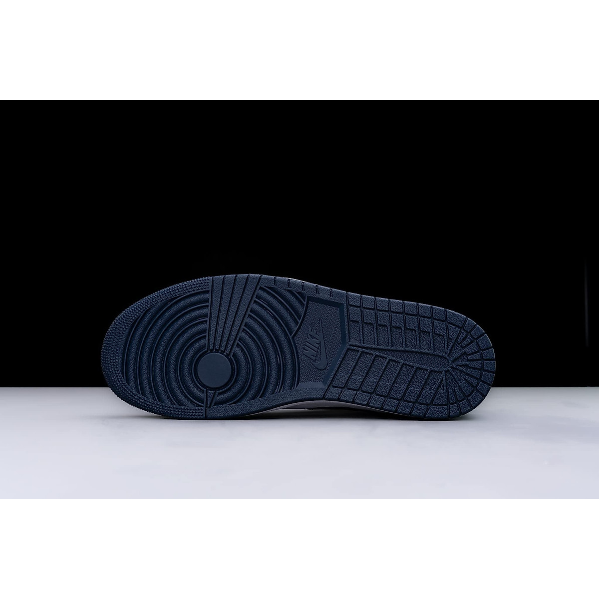 NIKE Men's Basketball Shoes, White White MTLC Gold Obsidian 174, 9