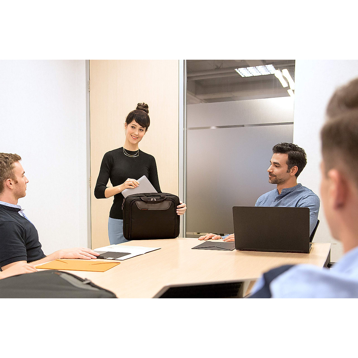 Everki Advance Laptop Briefcase 18.4 Inch - Business Briefcase for Men & Women, Ideal Lap Top Computer Bag for Travel, Heavy Duty Laptop Bag, Lap Top Messenger Carrying Case, (EKB407NCH18) Charcoal