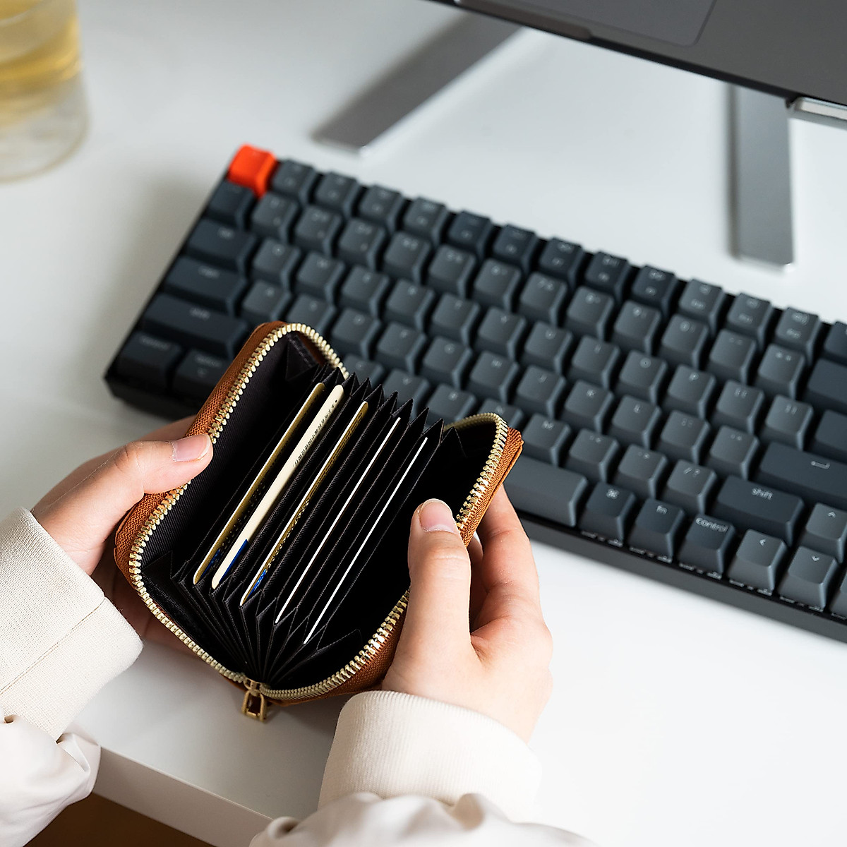 louyebh Credit Card Holder, Zipper Card Cases Organizer Wallet for Men Women Canvas Key Chain Compact Small Size Coin Bag (Black Flowers)