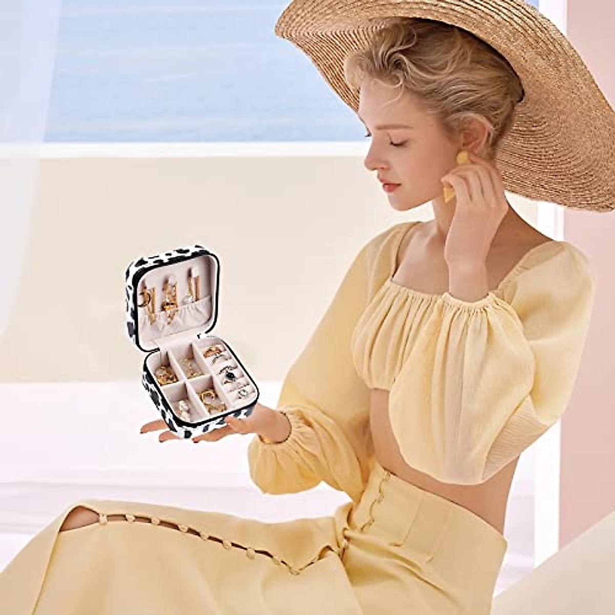 ENONCI Travel Jewelery Case with Cow Print, Travel Essentials for Women Portable Small Jewelry Box, Mini Travel Jewelry Organizer, for Ring, Earring, Necklace, Bracelet Organizer for Girls Women