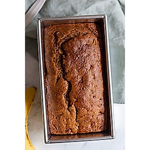 Chicago Metallic Uncoated Textured Aluminum 1-Pound Loaf Pan, 9.2 x 5.2 x 2.75 inches Inner dimensions are 8.5 x 4.5 x 2.7, Silver